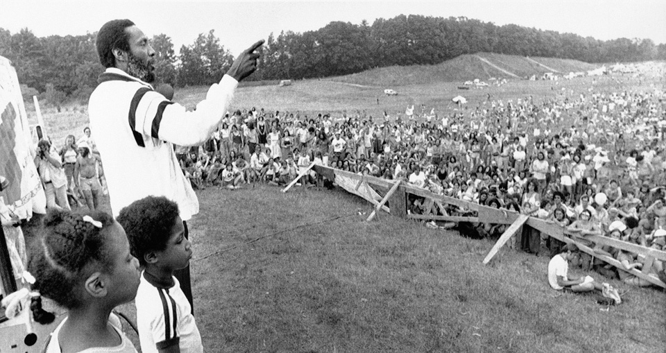 The comedian as activist: Remembering Dick Gregory – People's World