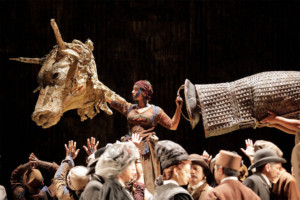 ‘Satyagraga’: Philip Glass’s colossal Gandhi epic is activist opera at ...