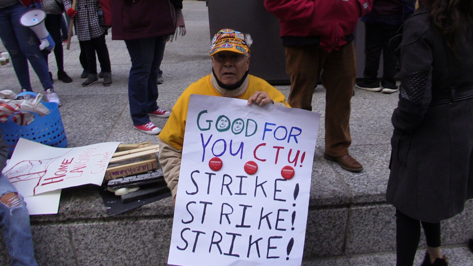 Chicago school teachers, staff, kids and parents continue their strike ...