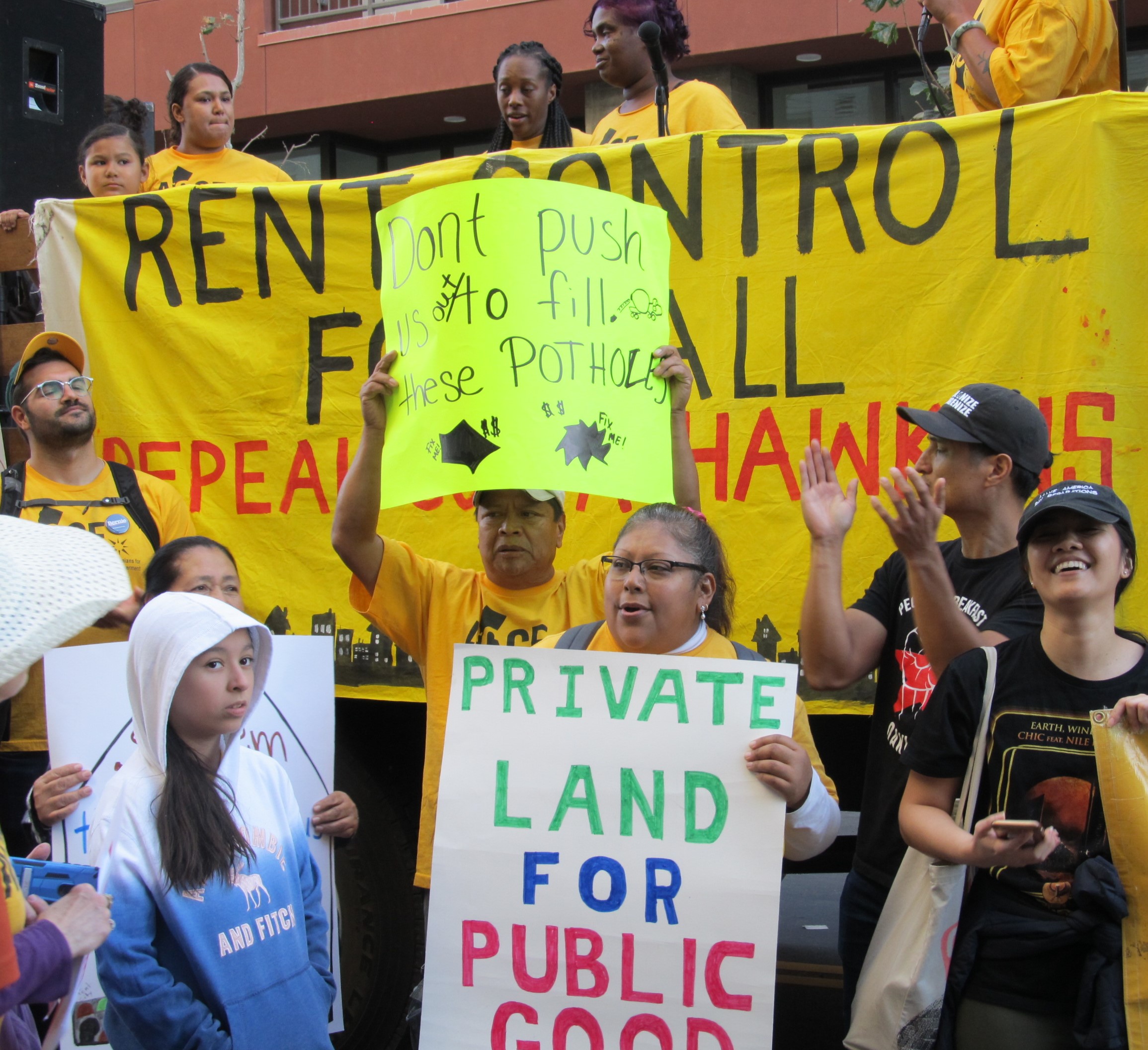 Oaklanders march against homelessness and displacement – People's World