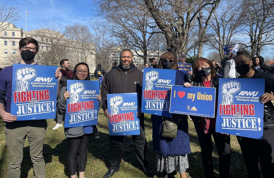 Federal workers seek 8 percent wage raise – People's World