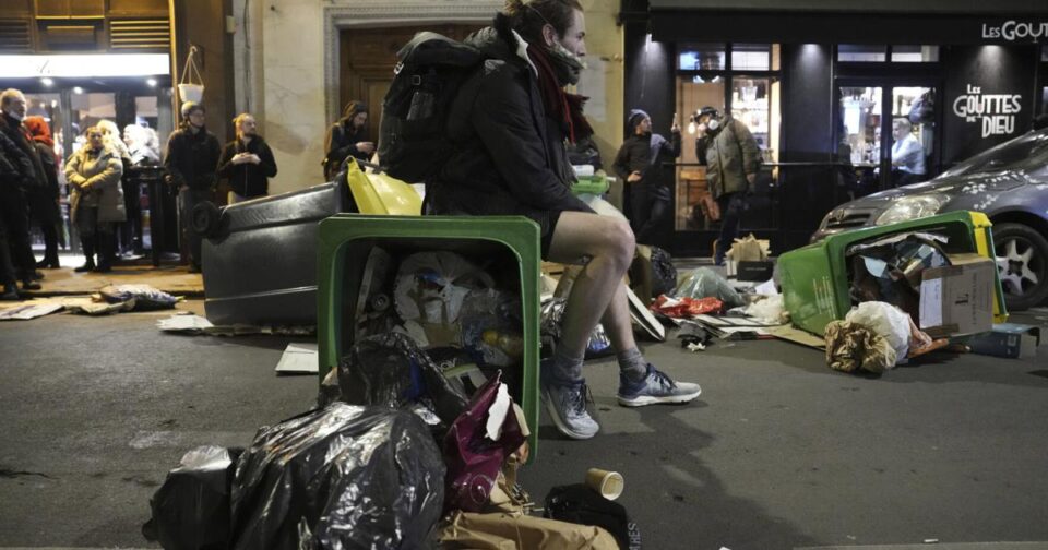 Paris sanitation workers suspend strike, will clear garbage to make ...