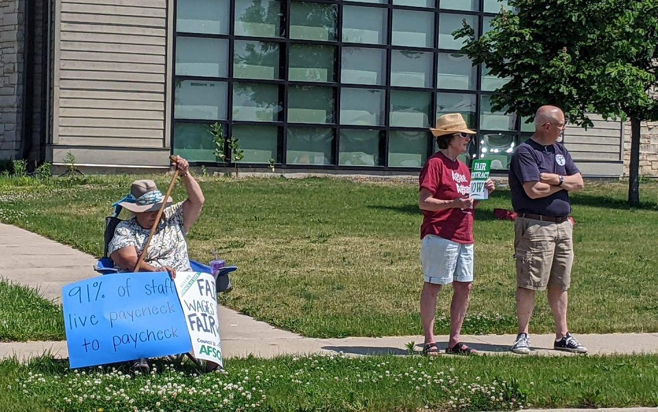 Peoria library workers enter mediation – People's World