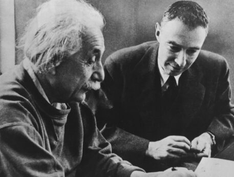 ‘Oppenheimer’ review: Masterful exploration of history, anti-communism ...