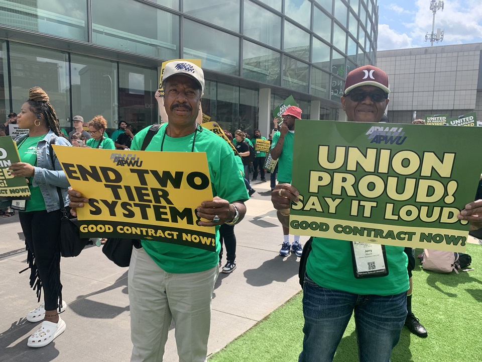 190,000 Postal Workers are engaged in the country’s biggest contract ...