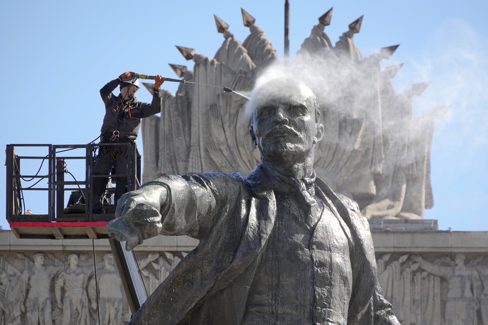 New book opens imaginative doors to understanding Lenin’s global legacy ...