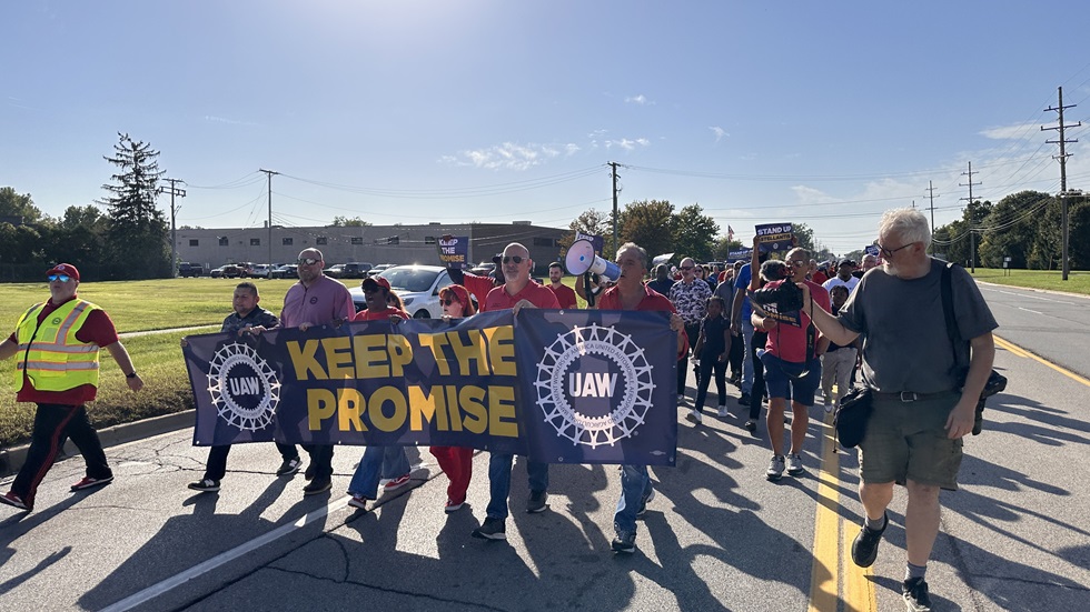 Autoworkers, ready to strike again, march on Stellantis stamping plant ...