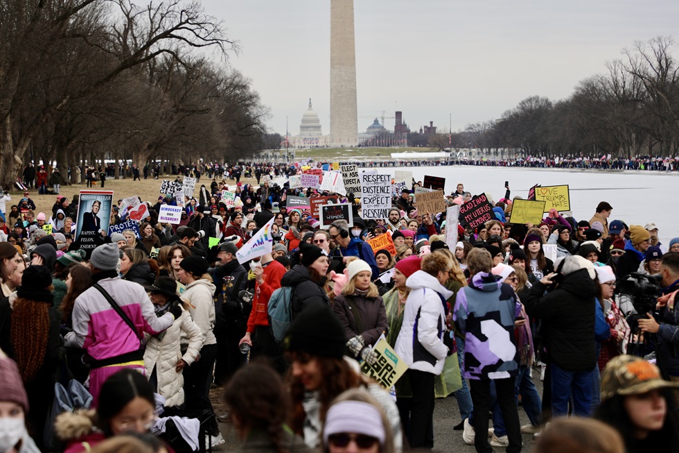 Tens of thousands protest Trump’s fascism and imperialist plans ...