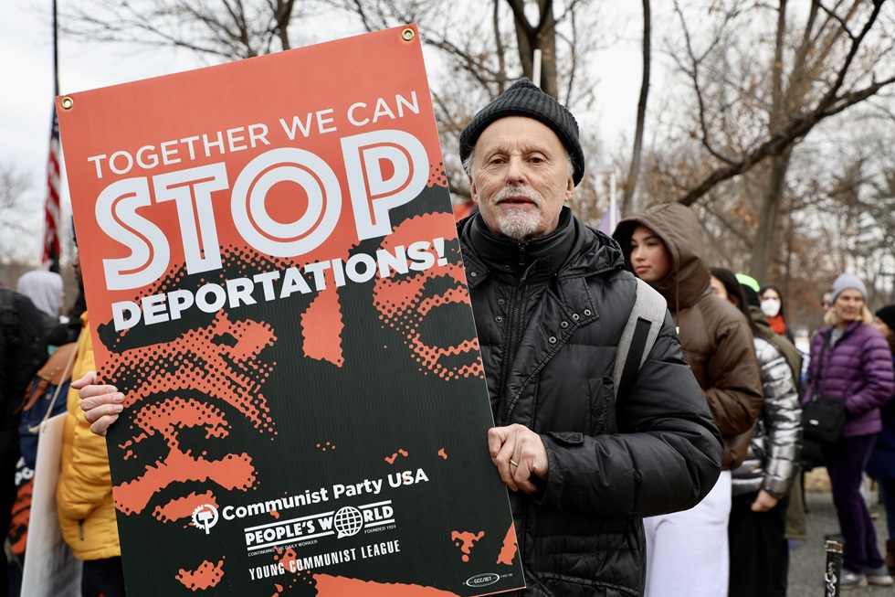 Tens of thousands protest Trump’s fascism and imperialist plans ...
