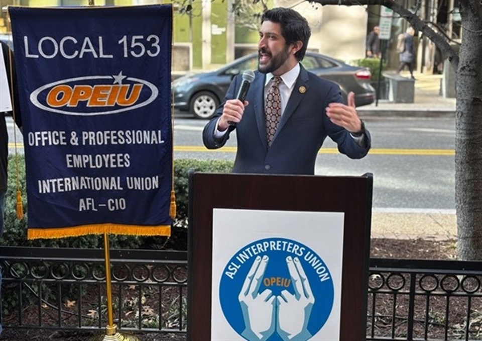 Translators for deaf seek support for unionization drive – People's World