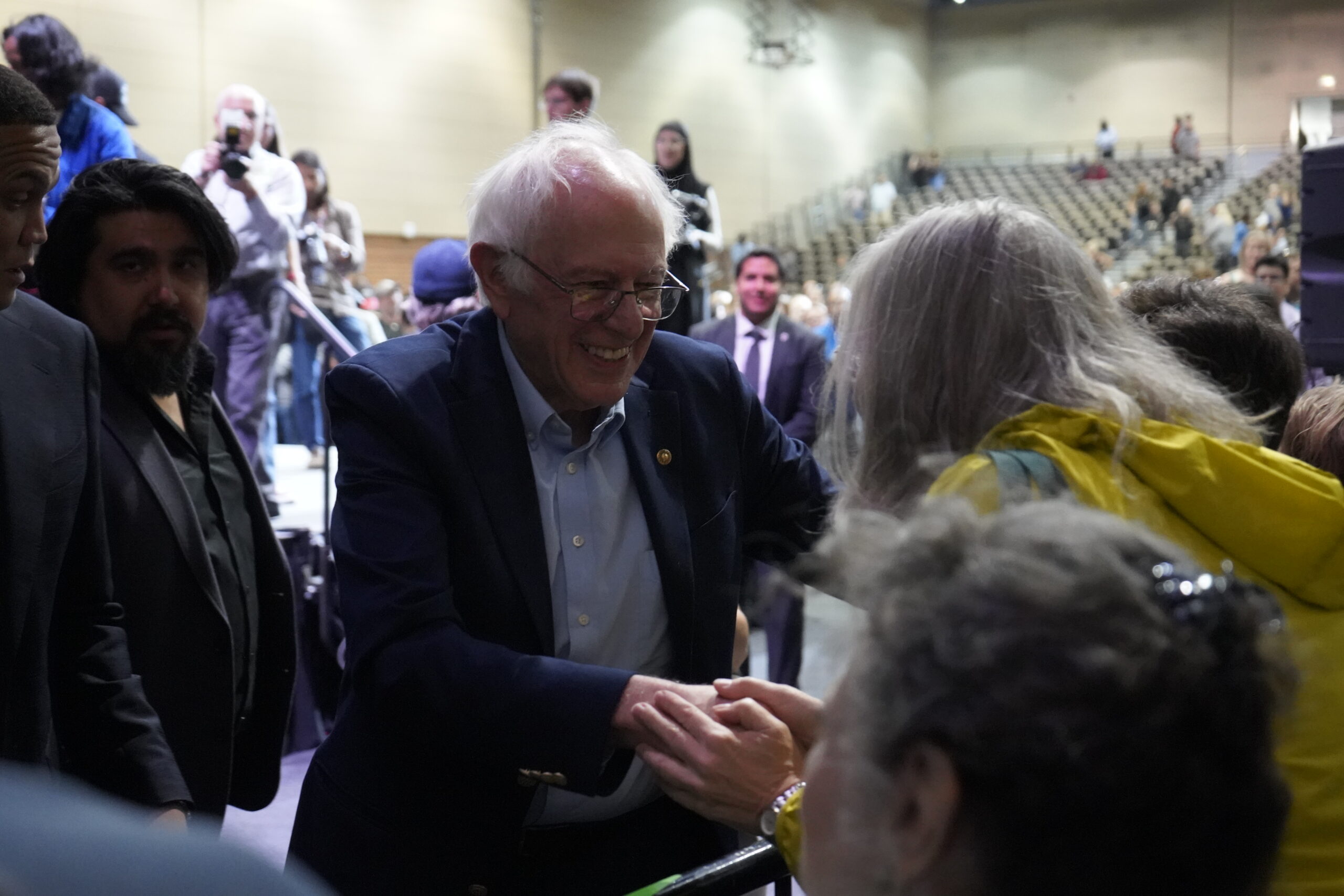 Chicago rejects Trump’s takeover threat at Sanders’ Fighting Oligarchy ...